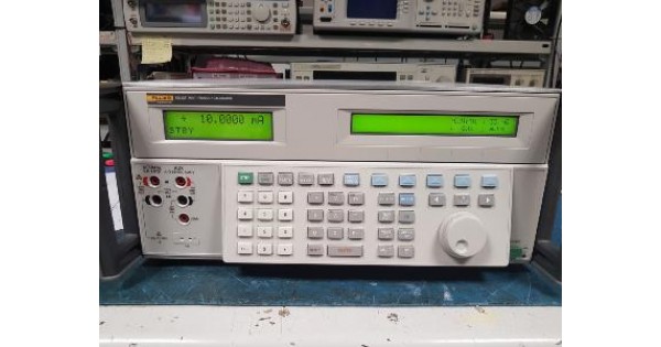 Fluke 5502E Calibratore multifunzione 1020V 20.5A